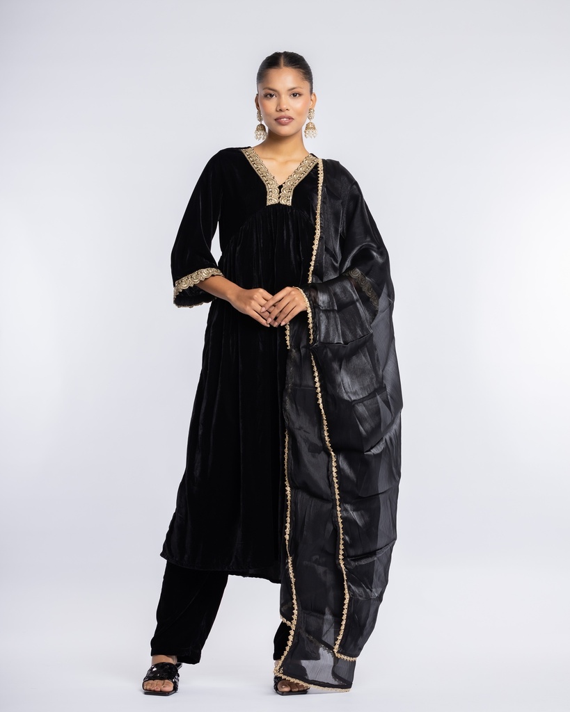 Black Velvet Embellished Kurta Set (xl) | Jeevee